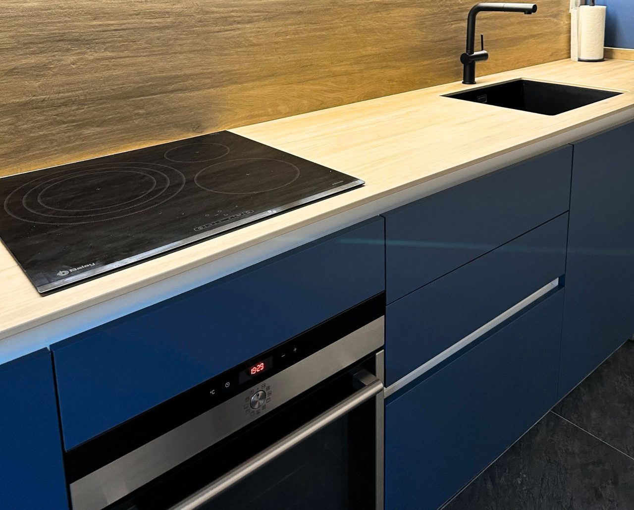 La cocina azul que emana elegancia contemporánea • Línea 3 Cocinas