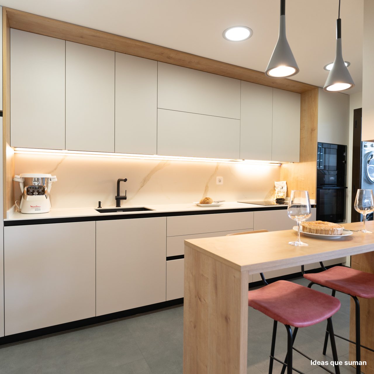 Cocina Cashemire y Madera: El Arte de la Elegancia Funcional • Línea 3 ...